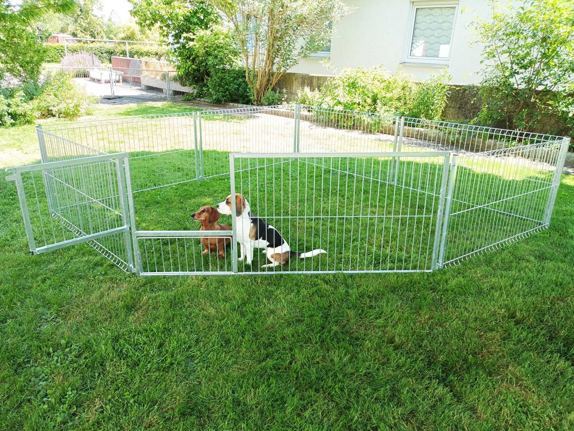 Welpenzaun und Welpenlaufstall aus Metall & Holz