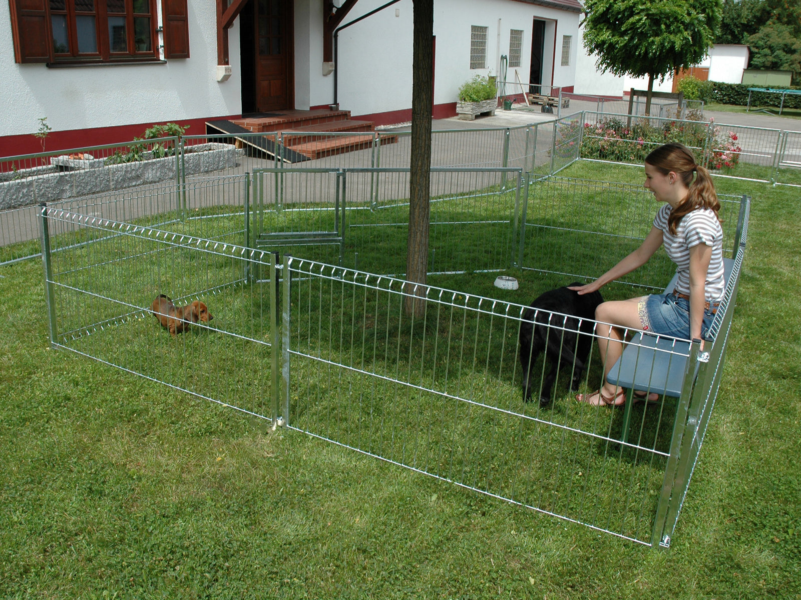 Welpenzaun und Welpenlaufstall aus Metall & Holz